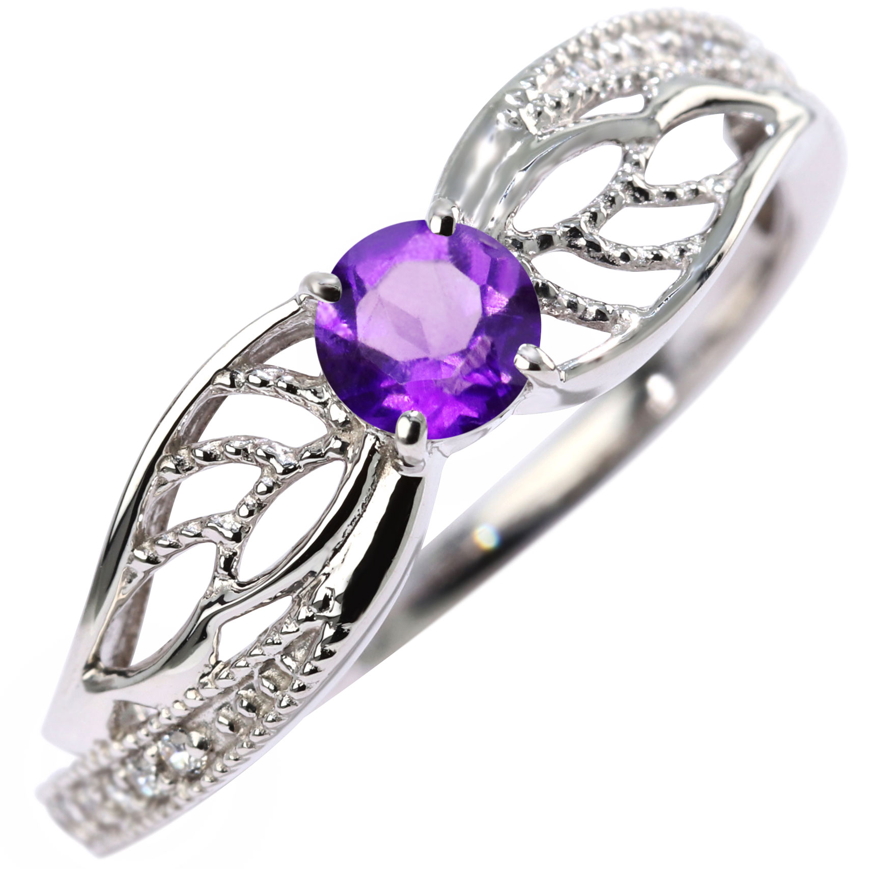 2月誕生石アメジストを使用したプラチナ製の、妖精(フェアリー)の羽(ウィング)の透かし柄が凝った指輪(リング)です。 繊細なミル打ちとアームに散りばめたメレダイヤがキラキラ輝き、手元を明るく華やかに演出してくれます。 ※ 対応サイズ【6号〜...
