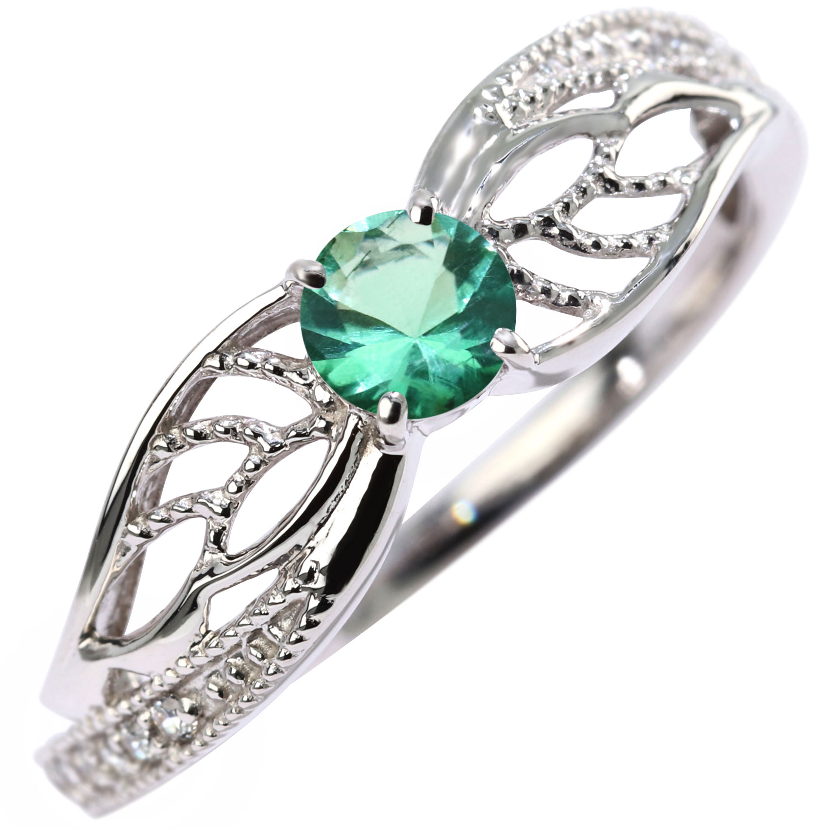 5月誕生石エメラルドを使用したシルバー製の、妖精(フェアリー)の羽(ウィング)の透かし柄が凝った指輪(リング)です。 繊細なミル打ちとアームに散りばめたメレダイヤがキラキラ輝き、手元を明るく華やかに演出してくれます。 ※【カラー3色】から選...