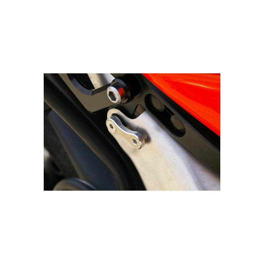メーカー名：ベビーフェイスメーカー品番：005-FH005販売備考：ダンデムステップを取り外した時にカバー(ヒートプロテクター)を固定するためのステーです。適合情報：ホンダ[HONDA] CBR1000RR 04-07色[カラー]：シルバー...