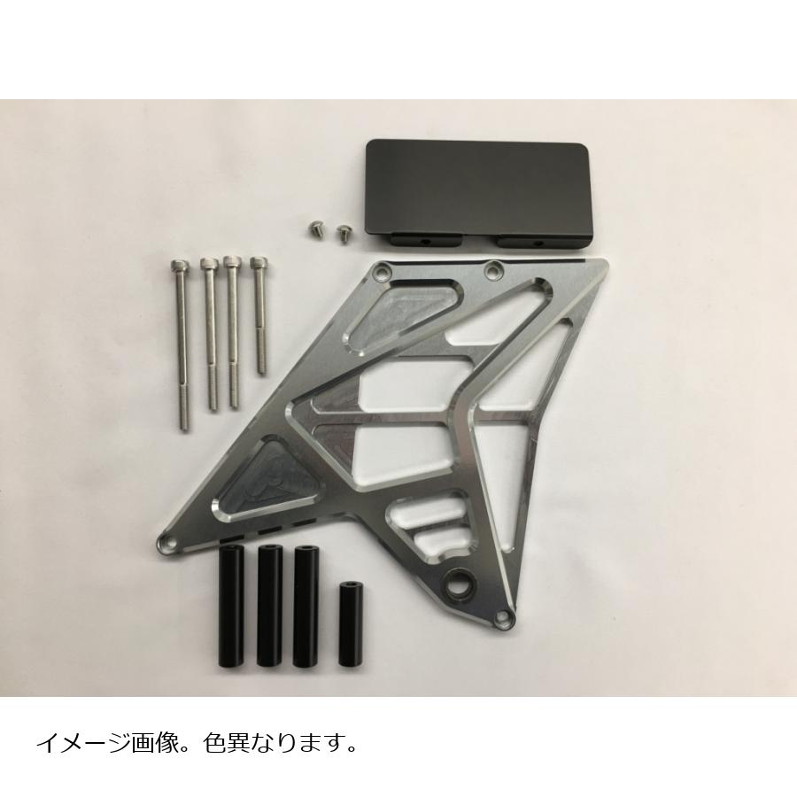 メーカー名：ケイファクトリーメーカー品番：114FZAQ027R軽量化とドレスアップに!高精度アルミ削り出しのフロントスプロケットカバーです。ノーマルカバーと交換するだけのカンタン装着で、軽量化とともに見た目も車体左側に精悍なイメージを与え...