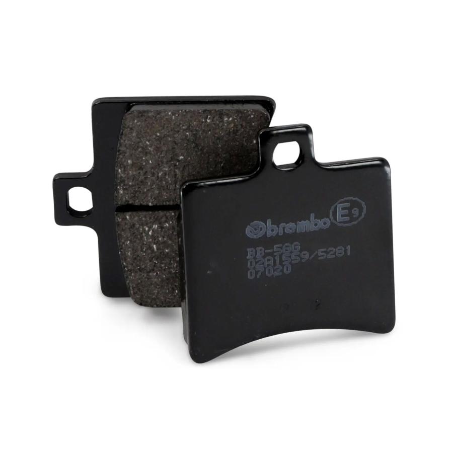 メーカー名：ブレンボ セリエオロメーカー品番：07020CCスクーター用のオーガニックコンパウンドのブレーキパッド「CC（カーボンセラミック）」。品質、価格に優れたモデルです。ストリートでMT車よりブレーキパッドを多用するスクーターにより最...