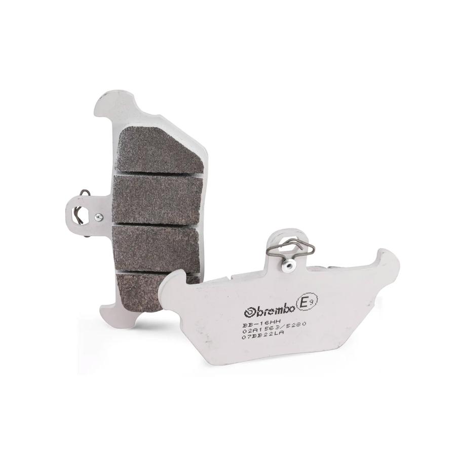 メーカー名：ブレンボ セリエオロメーカー品番：07BB22LAフロントブレーキ専用ブレーキパッド「LA（シンタード）」。SA/SP（シンタード）同様に、あらゆる使用条件下で優れた性能を発揮し、ロングライフも実現したツーリングにも嬉しいストリ...