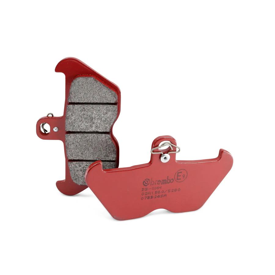 メーカー名：ブレンボ セリエオロメーカー品番：07BB24SAあらゆる使用条件下で優れた性能を発揮するブレーキパッド「SA（シンタード）」。ストリート使用から走行会でも活躍する万能なコンパウンドです。前後専用のコンパウンド設計となり、SAは...