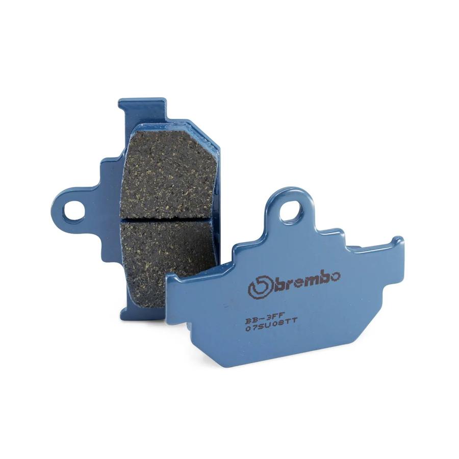 メーカー名：ブレンボ セリエオロメーカー品番：07SU08TTカーボンセラミックとセミメタルコンパウンドを、ドライ/ウエットの両環境下でも柔軟に優れた性能を発揮するように配合されたコントロール性が優れたブレーキパッド「TT（カーボンセラミッ...