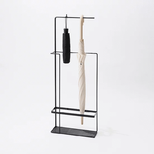 玄関のアクセントになる傘立てです。 折り畳み傘、子供用の傘も収納できます。 奥行きが11cmと浅いので、狭いスペースでも設置可能です。 風通しの良い設計なので、濡れた傘の乾きも早いです。 ※品切れの際、しばらくお待ち頂く場合がございます。予...