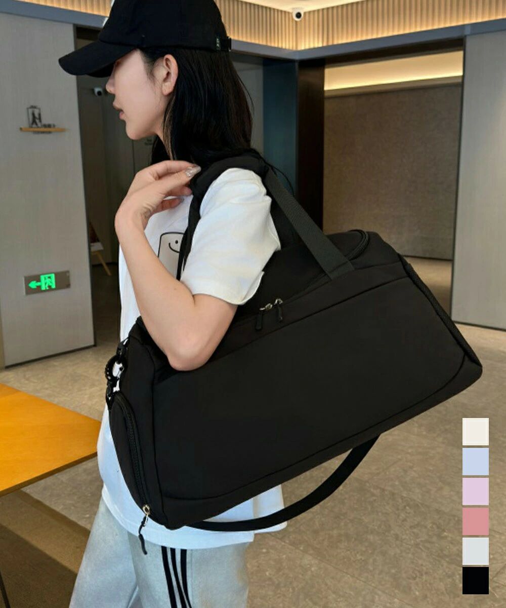 ■商品の特徴旅行手提げバッグ 無地バッグ ハンドバッグ 収納バッグ 持ち運び 大容量 シンプル カジュアル お泊まり短距離旅行やジムに最適な大容量バッグ！キャリーバッグに取り付け可能で、旅行時の荷物整理も簡単。湿ったタオルや衣類は、乾いたも...