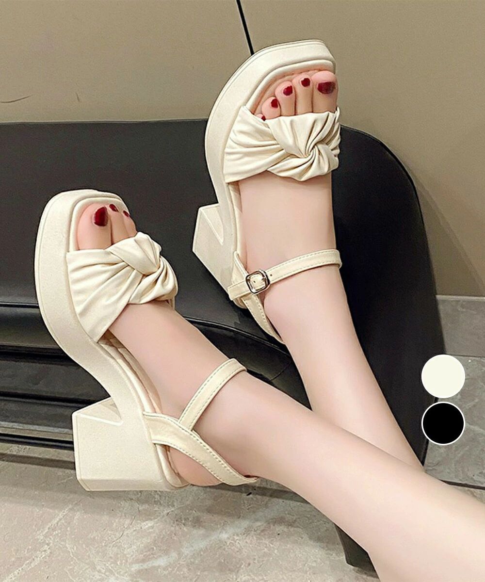 ■商品の特徴ベルトサンダル リゾートサンダル チャンキーヒール 美脚 脚長 歩きやすい 疲れない おしゃれ コンフォートエレガントで快適な厚底サンダルリボンデザインのアッパーで、フェミニンな雰囲気を演出安定感のあるチャンキーヒールで、美脚と...