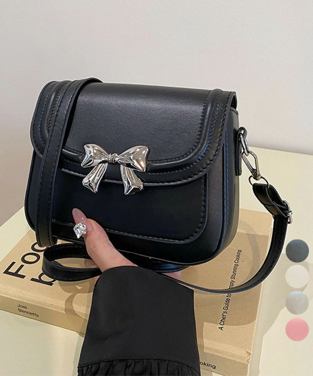 ■商品の特徴リボンデザインバッグ PUレザー 斜め掛けバッグ おしゃれ スマホポシェット 小さめ鞄コンパクトバッグ 大人可愛いカバンシルバーリボンがアクセントになった上品なミニショルダーバッグ小ぶりながらも日常使いに必要な小物がしっかり収納...