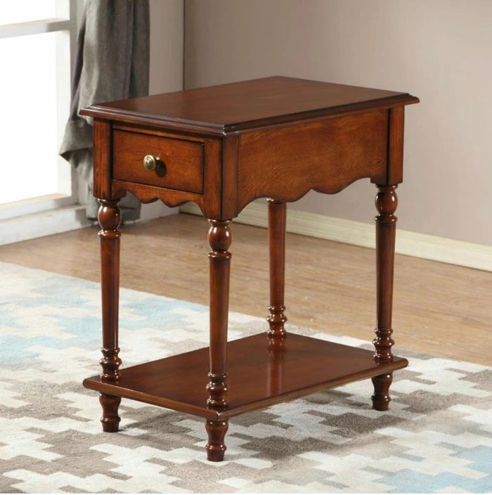 商品詳細 ★おすすめポイント ★このエレガントなサイドテーブルは、練されたデザインと機能性で、どんなお部屋にもぴったりのアクセントを加えます。 ★引き出し付きで、小物や雑誌などをすっきりと収納できるため、リビングルームや寝室での使用に最適で...