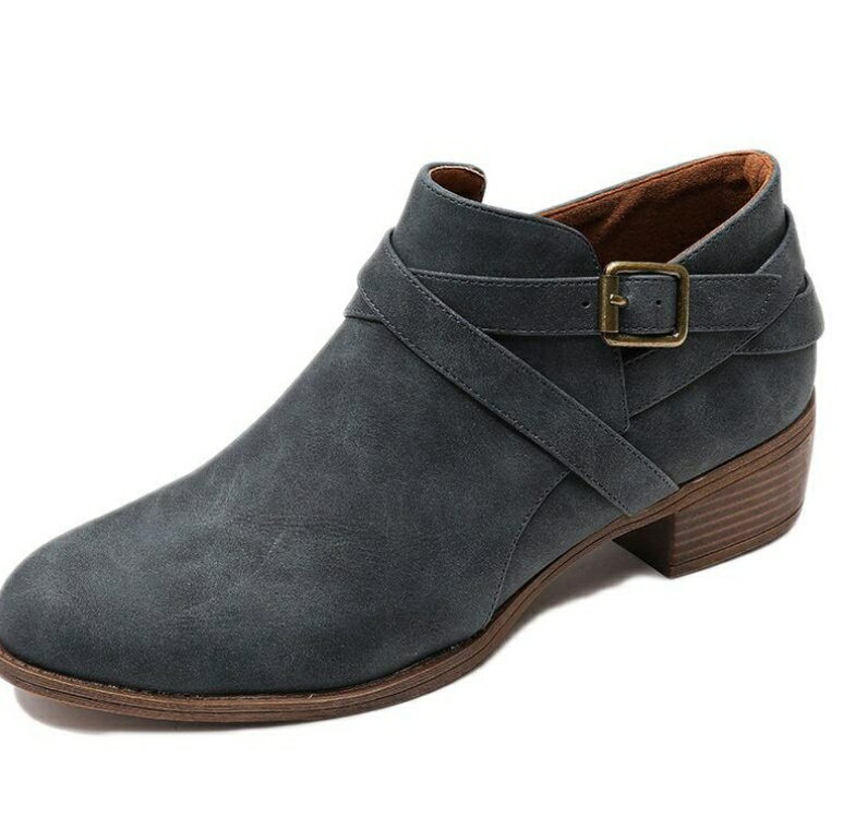 表地：ヌバック & マットレザーメイン素材：ゴムメイン素材：甲材: ヌバック　ソール素材または裏地: ゴム　留め具の種類: サイドジップ　ヒールの高さ: 4.5 centimeters cm太めヒールでしっかりと支えてくれるので、旅行などで...