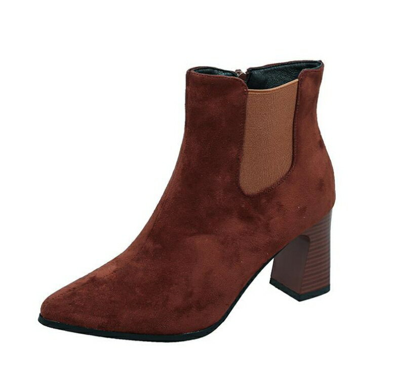 表地：ヌバック & マットレザーメイン素材：ゴムメイン素材：甲材: ヌバック　底材:ゴム底　ソール素材または裏地: ゴム, レザー　留め具の種類: サイドジップ太めヒールでしっかりと支えてくれるので、旅行などで長時間歩いても疲れにくい＆足が...