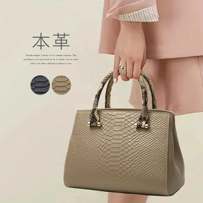 素材：本革生産国：中国サイズ：[縦]約19cm×[横]約26cm×[マチ]約13cm×[手提げ高さ]約9cm[ショルダー長さ]約121cm【色んなシーンで】普段使い 通勤 通学 旅行 出張 遠足 行楽 おでかけ クリスマス プレゼント ホワ...