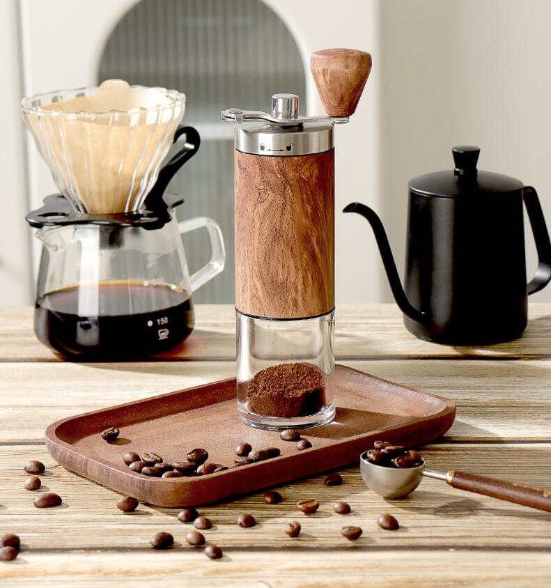 商品詳細 商品内容 手挽きコーヒー 商品特徴 手挽きコーヒー 仕様 付属品：無し 素材:ステンレス、アクリル製 生産国：中国 サイズ サイズ（cm）： 写真のとおり ●形、色、質感が、商品ページ上と実物で異なって見える場合がございます。予め...