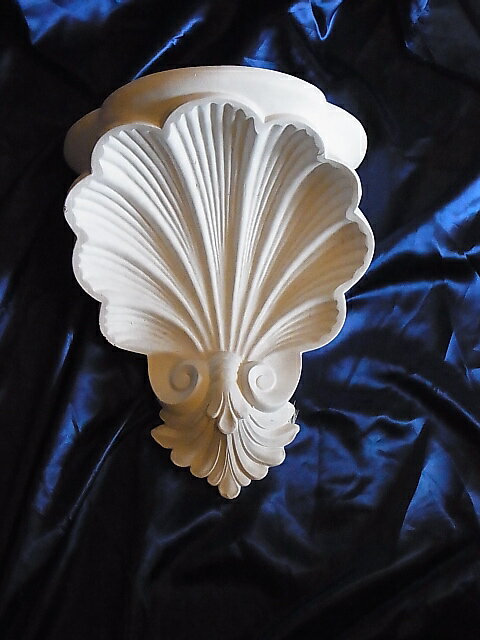 当店プラスヴォーチェが、イタリアから直接輸入しました。 イタリア製石膏レリーフ イタリアのフィレンツェとローマの間に位置する、ペルージャにありますPACA社製です。絵を飾る感覚でリビング、廊下、洗面所など室内であればどこにでも取り付けられま...