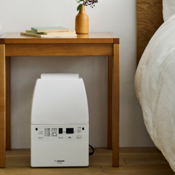 商品名象印 ふとん乾燥機 RF-FB20 WA商品説明パッと開いて、セット完了！折りたたむだけで片付けも簡単 ・象印史上最大風量※1！ツインファンでスピード乾燥！ ・ マット＆ホース不要！セットも片付けもラクラク！ ・アタッチメント不要！衣...