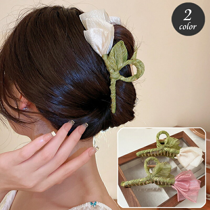 フラワーモチーフがおしゃれなバンスクリップ。 挟むだけの簡単ステップでヘアアレンジ可能♪ ラメの入ったリボン素材がフェミニン☆ 【カラーについて】 生産ロットにより柄の出方や色の濃淡が異なる場合がございます。 お使いのモニターや撮影時の光の...