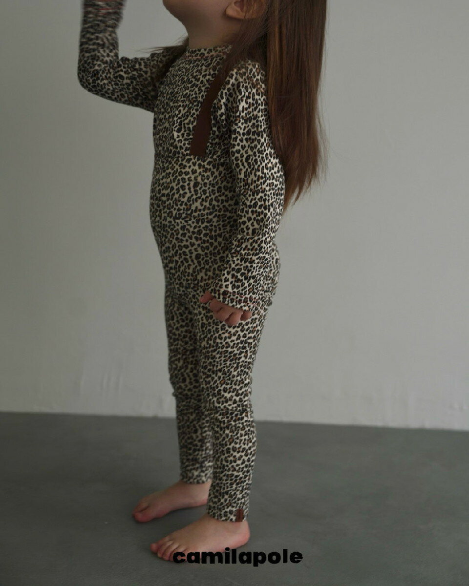 【使用上の注意】 ◇ベビー服ご購入のお客様へ ー 安心してご使用いただくために ー 当店のベビー服は赤ちゃんの肌にやさしい素材と製法で丁寧に仕立てています。 しかし、製造・保管・配送の過程で、空気中のホルムアルデヒドがごく微量付着することが...