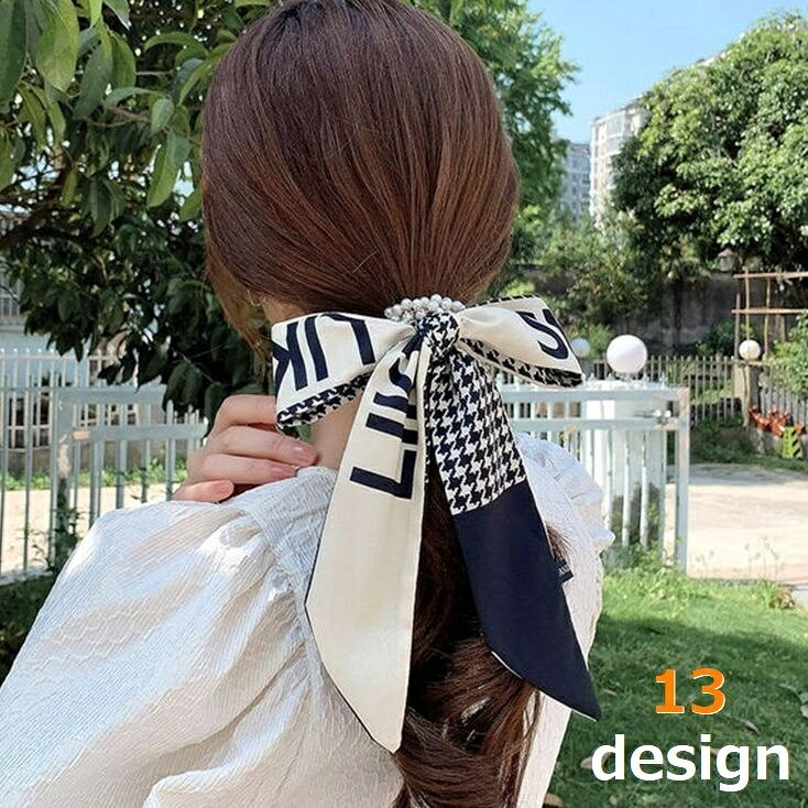 長めのスカーフリボン＆フェイクパールがお洒落♪ レディース用のシュシュです。 ちょっとした贈り物としてもオススメのアイテム☆ 【サイズについて】 画像をご参照ください。 【カラーについて】 生産ロットにより柄の出方や色の濃淡が異なる場合がご...