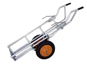 アルミ製LPガスボンベ運搬車です。 標準の50kgボンベがピッタリ収まる 丈夫な設計です。 アオリ用フック付なので自動車のア オリに簡単に掛けられます。 商品仕様 LPG-502F　2輪・アオリ用フック付 積載重量　約120kg 重量　約1...