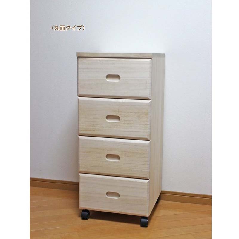 ●特徴 ・新潟の自社工場で職人が作り上げた日本製の桐収納です。 ・引き出しの側板に「えぐり」を設けましたので、簡単に持ち上げられます。 ・チェストの角の形が2種類あります。 　●丸みを帯びた柔らかい印象の丸面タイプ 　■スッキリしたスマート...