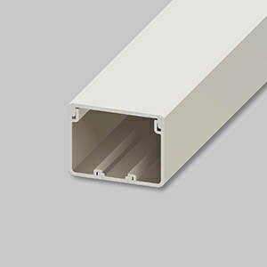 エムケーダクト 8号150型 ミルキー ●硬質塩化ビニル製ですから、衝撃に強く、切断などの加工が簡単です。●カバーとベースは、着脱が簡単なはめ込み式で取付けが簡単な上、保守点検が楽に行えます。●豊富な付属品をラインナップ。あらゆる施工場所に...