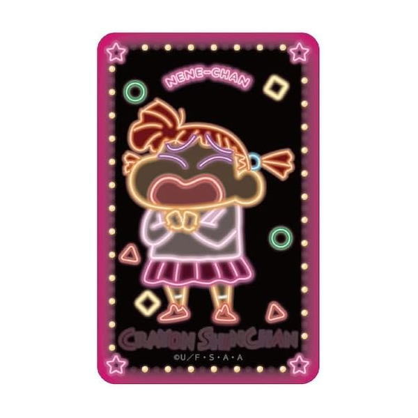 クレヨンしんちゃんからステッカーが登場☆ 見る角度によって絵柄が変化する、どこか懐かしいレンチキュラー印刷を使用した 「まじかる百貨店」シリーズのステッカーです。 ●サイズ：86×54mm ●素材：PVC