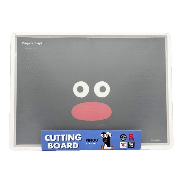 PINGUからカッティングボードが登場☆ 両面使用可能♪ 食器洗い乾燥機にも対応！ ●本体サイズ：縦220×横300×厚み6mm ●素材：ポリプロピレン、熱可塑性エラストマー ※食洗器等使用可