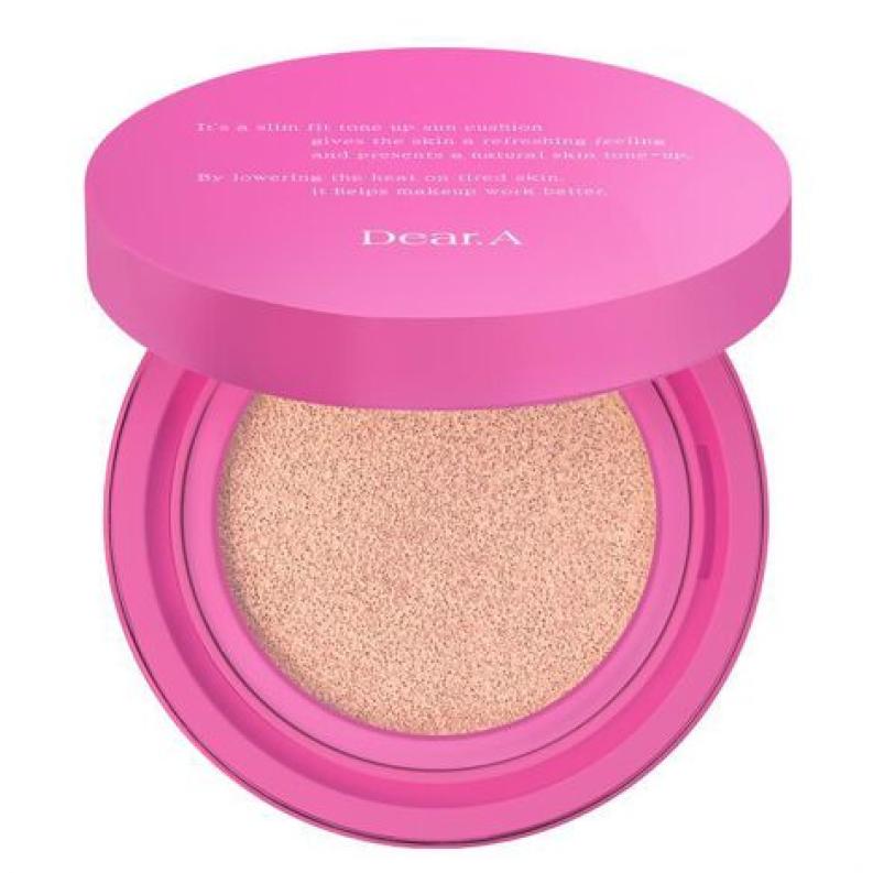 (商品説明) ・手を汚さず、簡単にUVケアが出来るサンクッション（日焼け止めクッション）。 ・パフでポンポンと顔にのせるとUVカットしながら肌の凹凸や毛穴をキレイにカバーし、つるんとした肌を演出。 ・ピンクをおびた淡いアプリコット色のテクス...