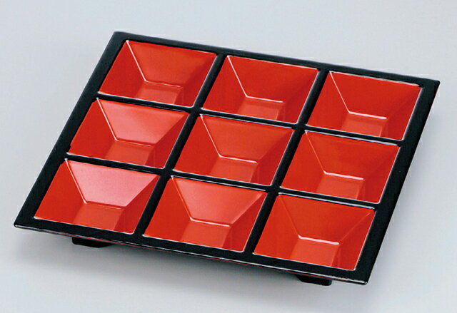 軽くて破損に強い、9つ仕切のりバイキングプレートです。【業務用品】■サイズ:235×235×36mm■材質:ABS樹脂●耐熱温度:60度以下●衝撃に強いので割れにくく、耐久性に優れ塗料の密着も良好です。食器洗浄機を使用すると変形する場合があ...