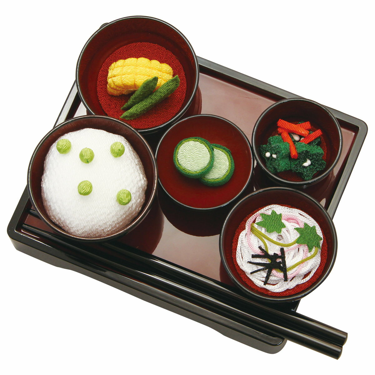 四季に合わせてお供えしていただける”春夏秋冬”の精進料理。手間いらずで飾っていただけるちりめん細工になっています。和みの和雑貨や縁起物を飾ってあなたのお部屋に癒しと幸せを！ プレゼント・贈り物・ギフトにも最適!! 手作ならではの温みのあるな...