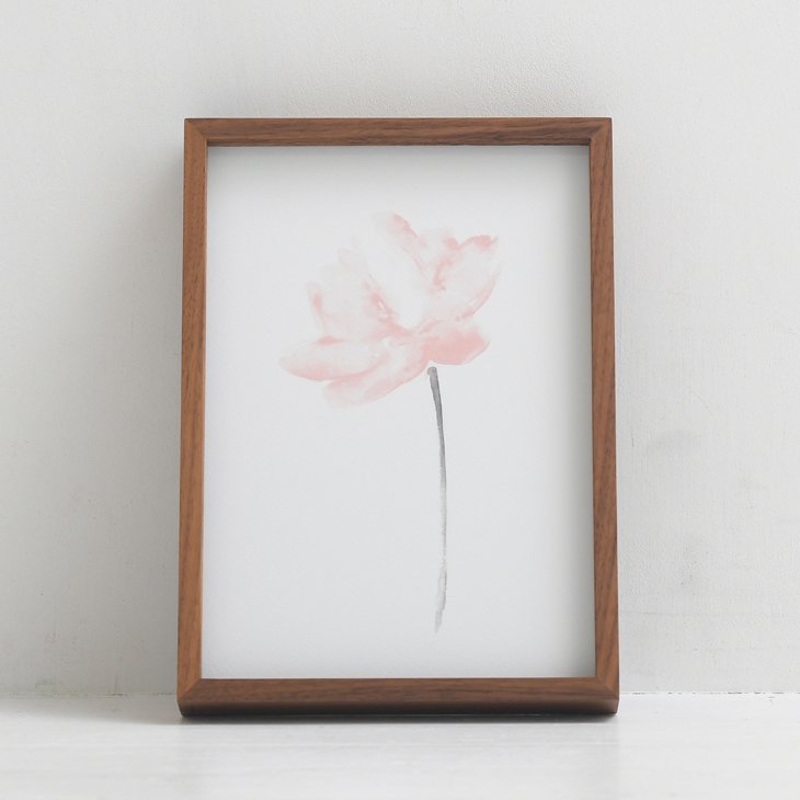 DENTOU KOUGEIDIRITTO (walnut) A4 | 国産無垢ウッドフレーム 国産の端正なフォルムの無垢フレーム。 「そのシンプルで美しいデザインは、装飾が施されているものの良さを引き出します」 この額縁は写真や絵をより美し...