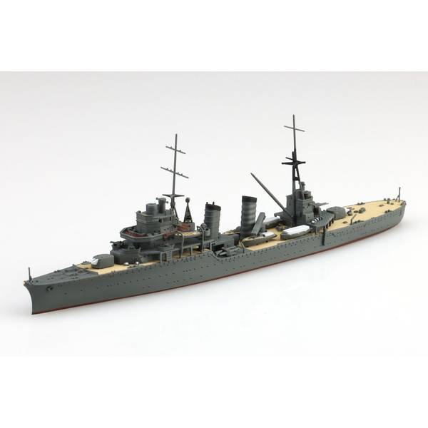 アオシマのウォータイラインがより精密になってリニューアル！！練習艦として完成し、戦時中は船団護衛等の任務を行った香取型練習巡洋艦3番艦「香椎」を1/700スケールのプラスチックモデルキット化。要点を抑えたパーツ構成で、シンプルで組み立て易く...