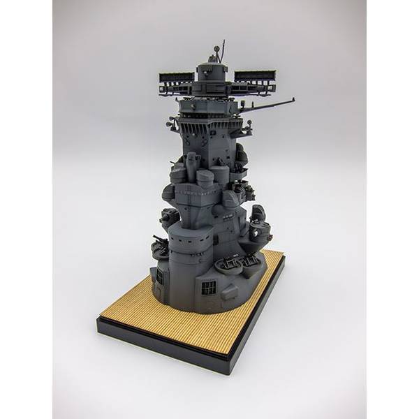 「戦艦大和型」の艦橋部分にエッチングパーツと台座用木甲板シールが付属！(構造・仕様特徴)・色分け済みパーツで構成しており、塗装しなくてもイメージするカラーリングが再現されます。・スナップフィット式の組立なので、接着剤を使わず組立てできます。...