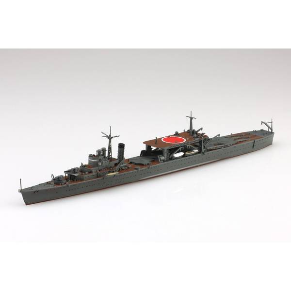 アオシマのウォーターラインがより精密になってリニューアル！！主砲、機銃や艦載艇などの艤装パーツを新たに考証し、設計。金型にはスライド機構を多数設けることにより、1/700スケールの緻密さを正確に再現しました。より精密に生まれ変わったウォータ...