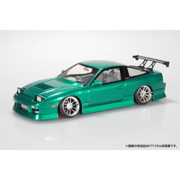 180SXのドリ車スタイル第2弾！！【商品説明】《金型追加》チューンドカーに180SXのBNスポーツ仕様が登場です！フルエアロは共通、No.100のVer.2はエモーションCR極ホイールとエアロボンネットとGTウイング装着でお届けします！V...