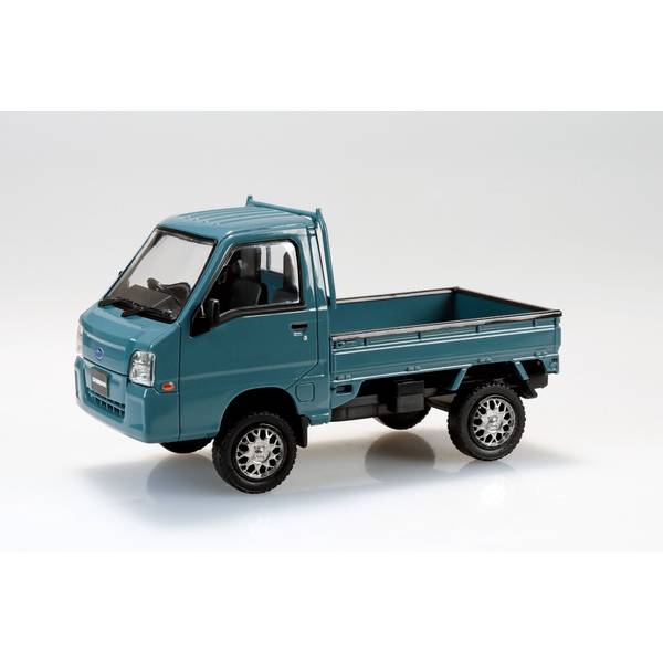 軽トラだってオシャレしたい！《金型追加》「農道のポルシェ」としても名高いRR駆動車、スバル サンバーをリアルな出来栄えでプラモデル化。今回はカスタムホイール仕様の追加となります。選択式でノーマル車高にも組み立て可能です。パーツ点数26点のお...