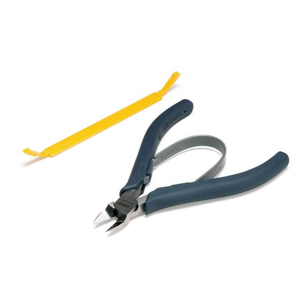 プラスチックモデルの部品切り取り専用！研ぎ澄まされた薄刃でなめらかな切れ味！プラスチックモデルの部品の切り取り専用ニッパー。抜群の切れ味と耐久性を兼ね備えた片刃タイプのニッパーです。研ぎ澄まされた薄刃でなめらかにゲートをカット。プロモデラー...