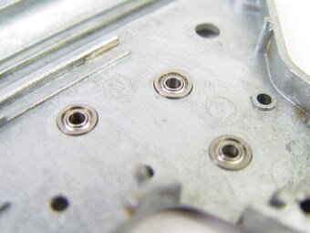 世界でもトップクラスの高精度、高強度特性を持つ日本製ベアリング球を使用することで、耐久性に優れ、回転効率と燃費が向上します。さらに大型化されたベアリング軸受けにより高速回転、軸方向にかかるスラスト荷重など、6mmベアリング以上の回転効率と耐...