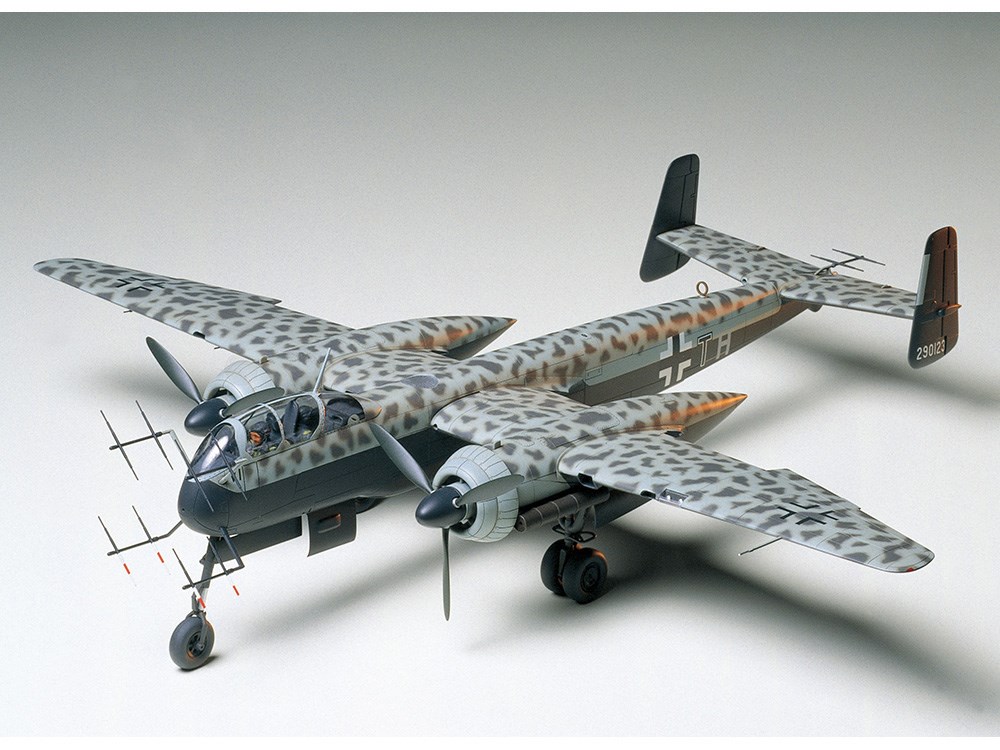 全長=355.2mm　写真はキットを組み立て、塗装したものです1943年6月、イギリス空軍のランカスター重爆撃機を一挙に5機撃墜するという鮮烈なデビューを飾り、ドイツ空軍最良の夜間戦闘機と言われた、ハインケルHe219ウーフーのプラスチック...
