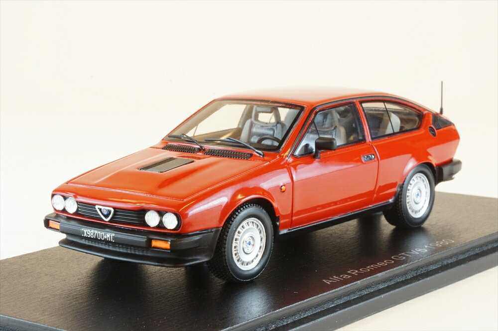 アルフェッタのネーミングで親しまれた、同社の1970年代の主軸をなすモデルです。ボディデザインはジウジアーロが担当、スポーティなフォルムと大人4人でツーリング可能な実用性を兼ね備えていました。このモデルは1980年に追加設定された2.5リッ...