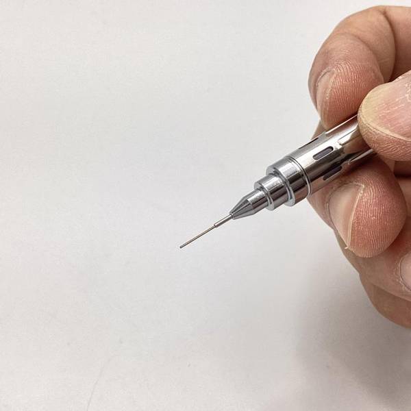 沼ヤス一度使ったら手放せない※こちらの商品はヤスリ本体とペン付きの商品です。使様用途一例スジボリ後の仕上げに めくれ処理フィギュアの服のたたみ目、しわ加工モデルガン塗装後の刻印彫り商品詳細電着ダイヤモンドヤスリ主な加工対象超鋼 非鉄金属 焼...