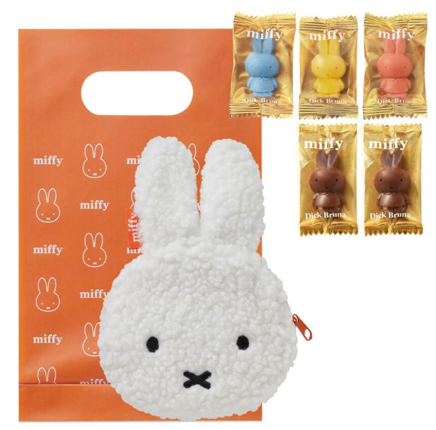 商品詳細 ふわもこボア素材のミッフィーフェイスポーチに、カラフルなミッフィー型チョコレートが楽しい詰合せ。 美味しく楽しんだあとは、お出かけに連れてって。 白いポーチは、「バイカラー」がアクセント！ 【お酒不使用】 内容量 24g（5個）入...