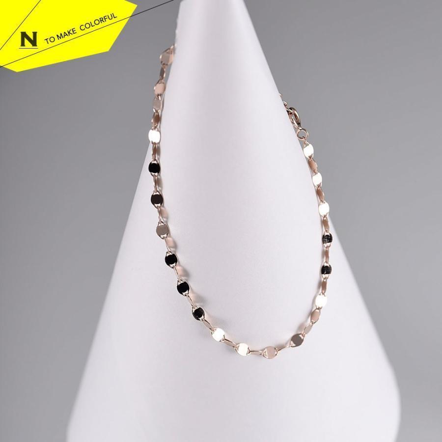 コーディネートに取り入れやすいシンプルなレディース用ブレスレットです。プレートのような平たいデザインチェーンがおしゃれポイント?【サイズについて】画像をご参照ください。【素材について】合金