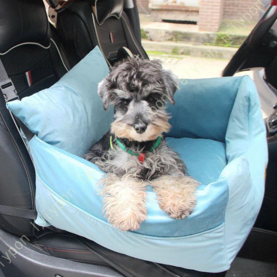 車の中に愛犬の安全な特等席を。 ふんわり心地よい車内用ベッドでたくさんお出かけしよう。オールシーズン使える素材感安心の安全設計飛び出しを防ぐリード付きです底面には滑り止め付き■犬、猫にもピッタリです。■サイズ：Sサイズ：50*46*30cm...