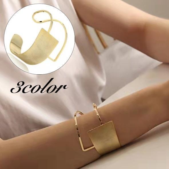 太めのボリューム感がお洒落なレディース用バングルです。シンプルながらも存在感があり手元が華やかになります?【サイズについて】画像をご参照ください。【素材について】合金【カラーについて】生産ロットにより柄の出方や色の濃淡が異なる場合がございま...