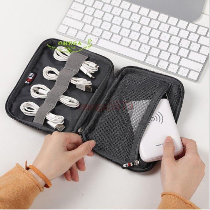 トラベルポーチ メンズ 小物入れポーチ ガジェットポーチ ケース 軽量 薄型 おしゃれ 旅行 整理 収納 充電器 マルチ ポーチバッグの小物をまとめてスリムに収納?小物を仕分けて入れられる2層構造＆8ポケット?肌触りの良い生地とシックなカラ...