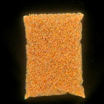 日光の光を10～20分間当て続けて吸収させると、暗闇の中で発光する蓄光カラーサンドです。 サンドアートや、グラスアート、創作活動など多用途に使えます。 夜光石を細かい砂状にし、着色したものとなります。 粒の大きさは約1.0-2.0mmで、海...
