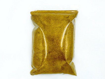ゴールド 500g 粒子サイズ0.3mm 簡易説明書付き 塗装や装飾に使えるラメパウダーです。 500g入りでたっぷり使えます。チャック袋入りなので、残った分はそのまま保存できます。 衛生検査をしておりませんので皮膚に直接塗布する使い方は避...