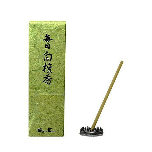 商品説明★ 大自然に育まれた香木は、古来より人の心をとらえ、高貴にして貴重なものとして、大切に扱われてきました。優美な気品高い香木「白檀」の香りをお楽しみいただけるシリーズです。★ 「栴檀は二葉より芳し」という諺の栴檀とは、白檀のこと。芽生...