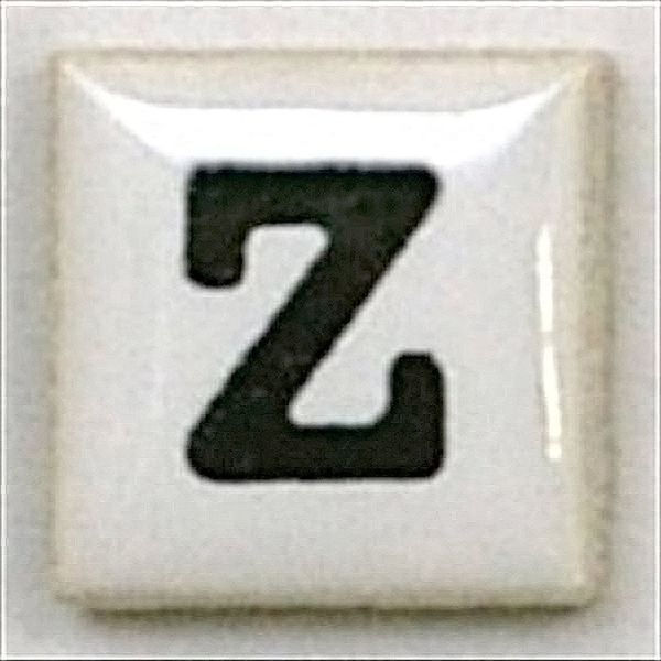 商品説明★ アルファベットが書かれたタイルです。アルファベットを組み合わせてネームプレートにもでき、数字のタイルと組み合わせて日付の入った記念タイルとしてもお使い頂けます。スペック* 柄：Z* サイズ(mm)：約15×15×4* 材質：陶磁器